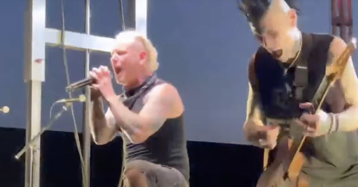Maskless Corey Taylor performs Slipknot's Wait And Bleed… | Kerrang!