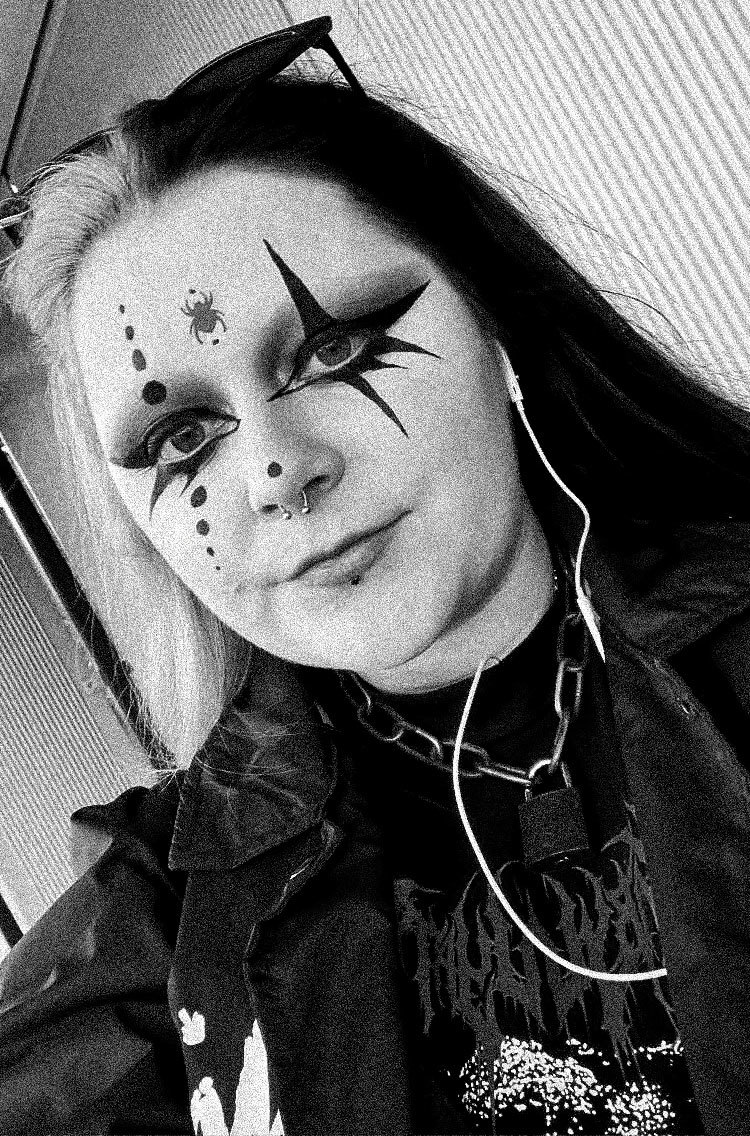 Vicky Fan's Instagram, Twitter & Facebook on IDCrawl