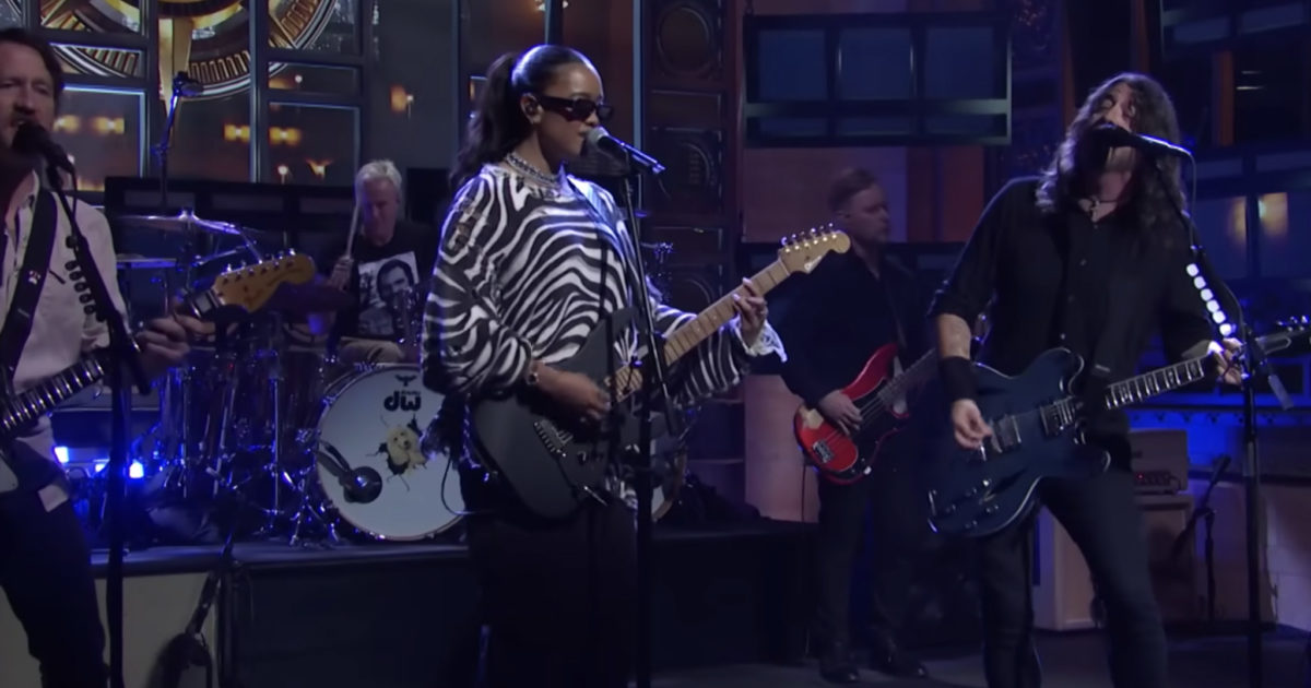 Watch Foo Fighters perform with H.E.R. on Saturday Night… | Kerrang!