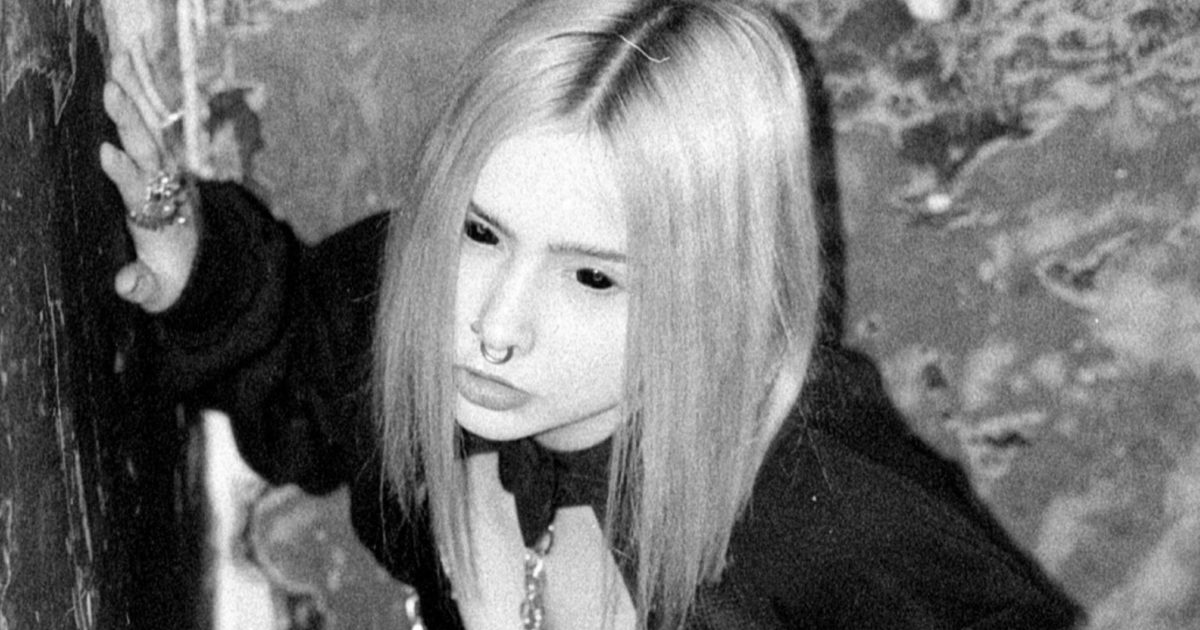 Mimi Barks unveils dark new single, DEADGIRL | Kerrang!