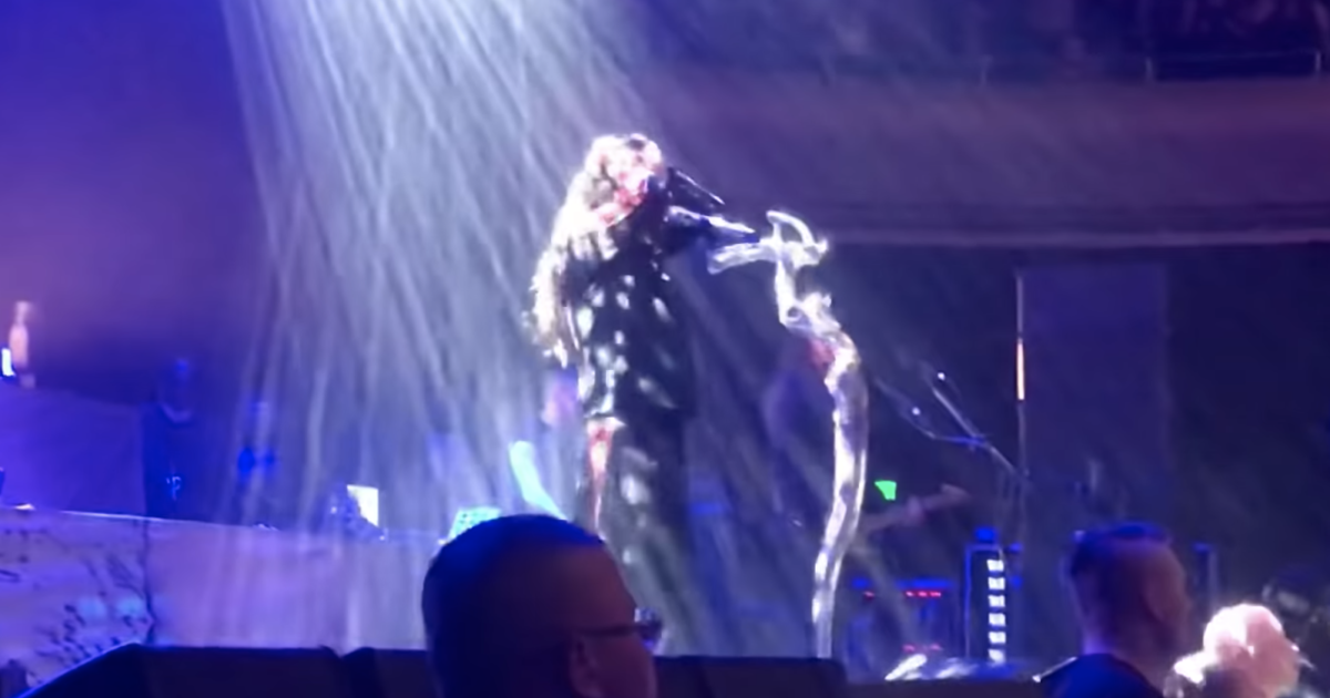 Watch: Jonathan Davis' Emotional Performance Of His Late… | Kerrang!
